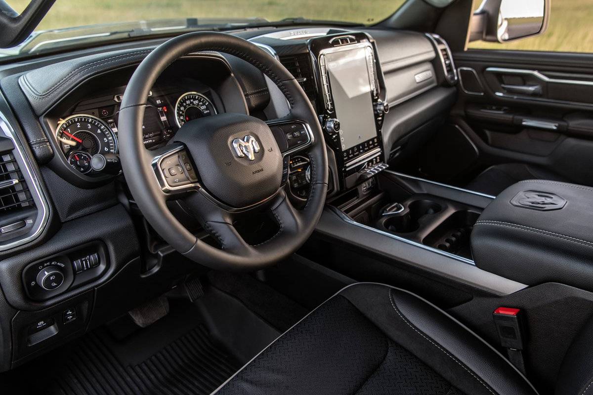 StriveME - صوتها متناسق مع شخصيتها "الشريرة".. إليكم ما أعجبنا في هينيسي ماموث 400 2024